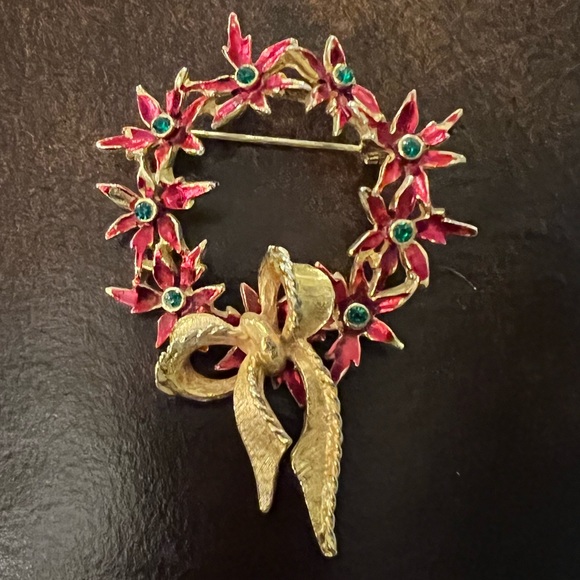 MYLU | Jewelry | Mylu Signed Poinsettia Wreath Brooch In Gold With Red ...